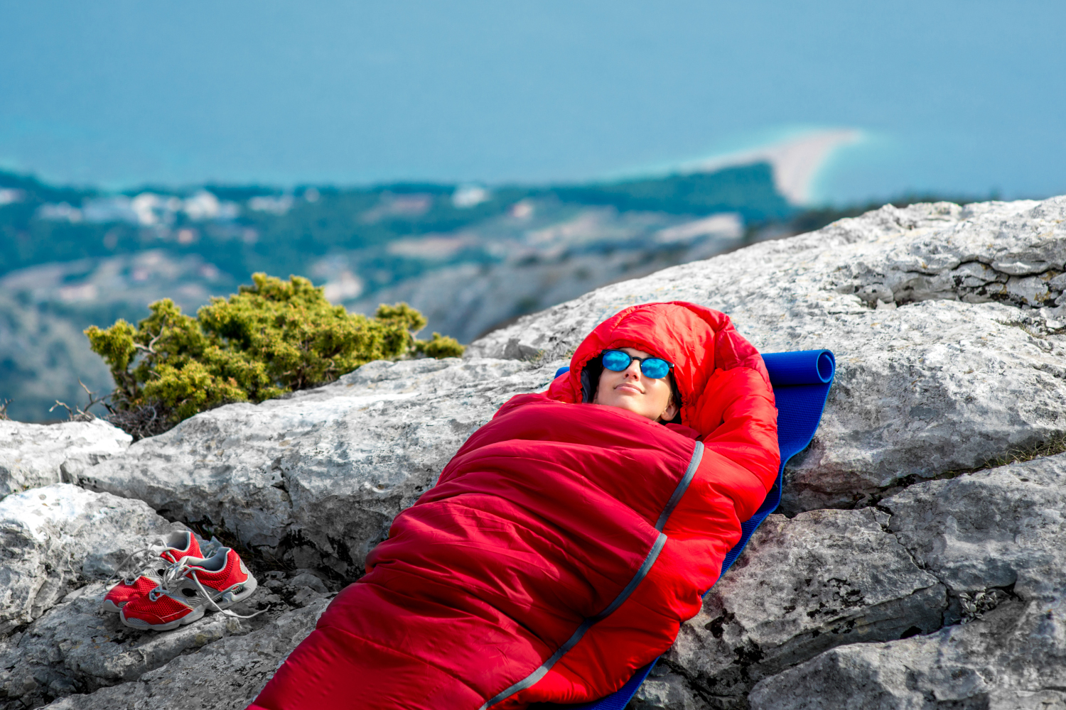 Die besten Schlafsäcke mit kleinem Packmaß? (Vergleich 2026)